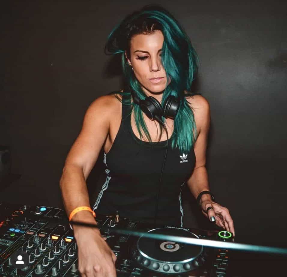 The 8 Best Female DJs You Need to Book in 2022 - Storm DJs